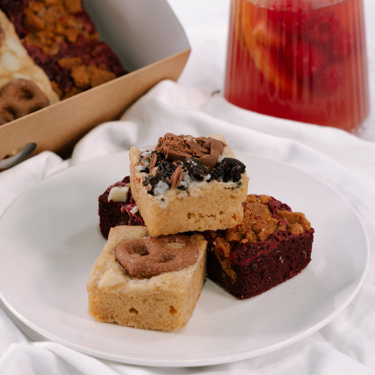 FIG Assorted Brownie & Blondie Box | Serves 9-12 – iPantry